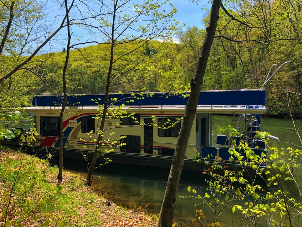 What You Should Know about Houseboat Adventures | TravelSquire